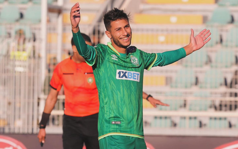 Polémique au Raja : le joueur algérien Yousri Bouzok refuse de porter ...